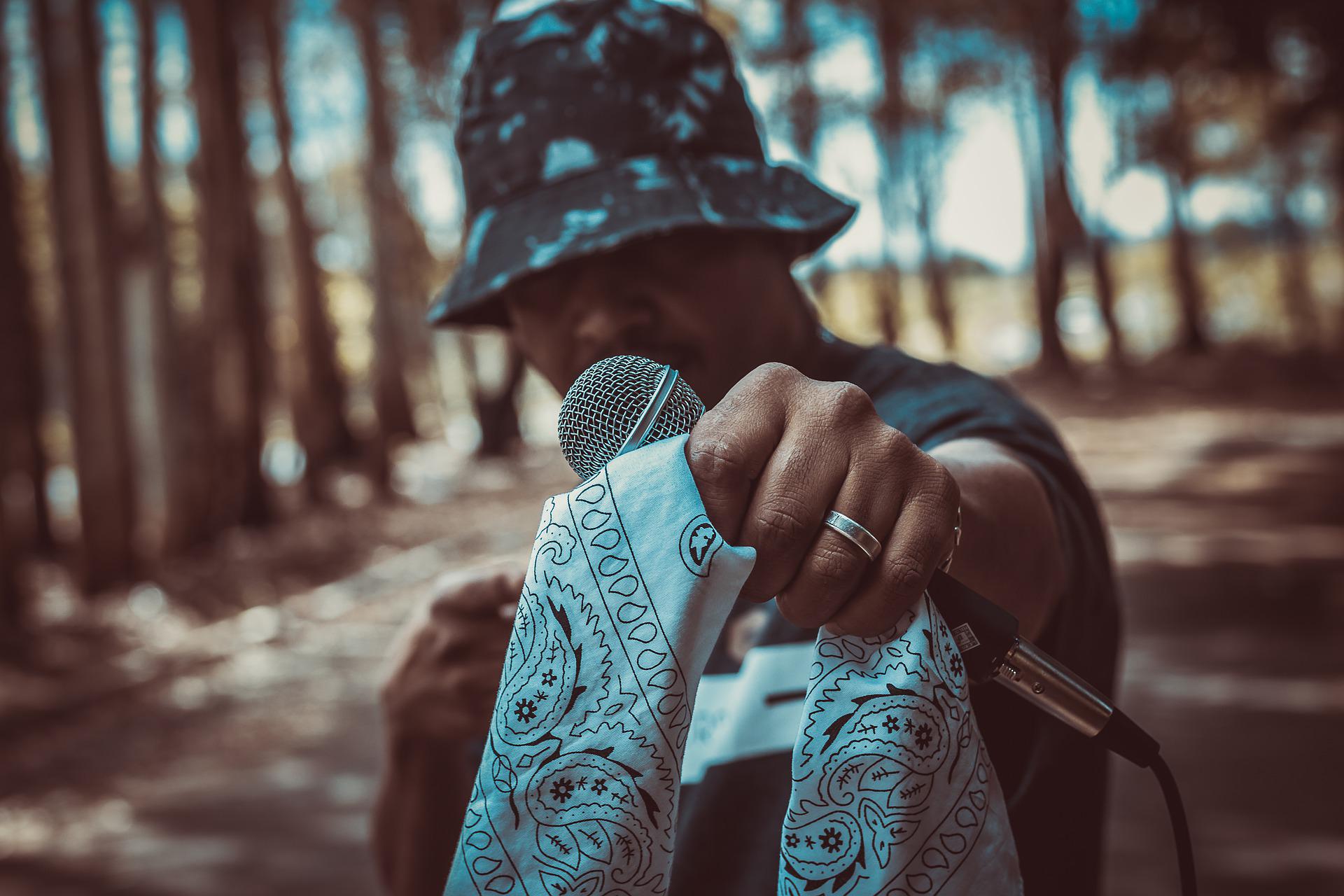 Jak piosenki rap wpływają na młodzież? - klezmerorkester.pl Jak piosenki rap wpływają na młodzież? - klezmerorkester.pl